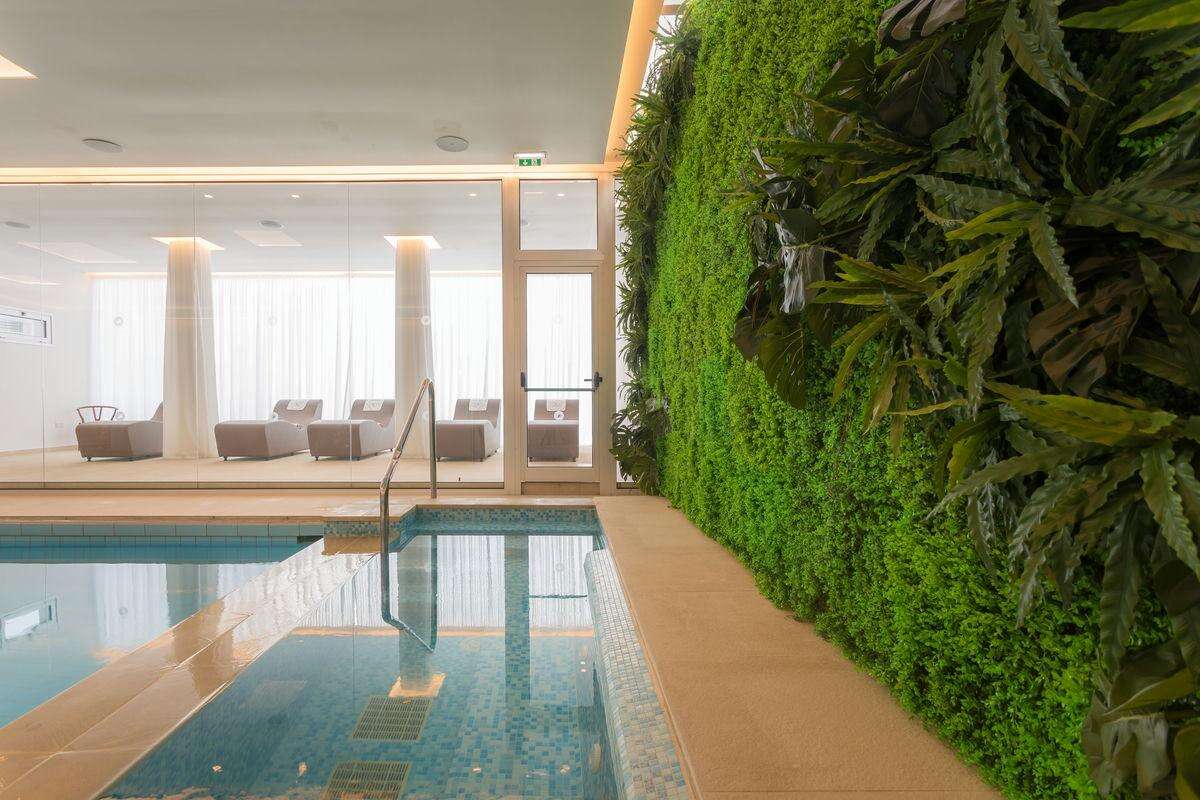 Lordos Beach Hotel & Spa - BUD, Repülő - 6 nap / 5 éj , First minute ...